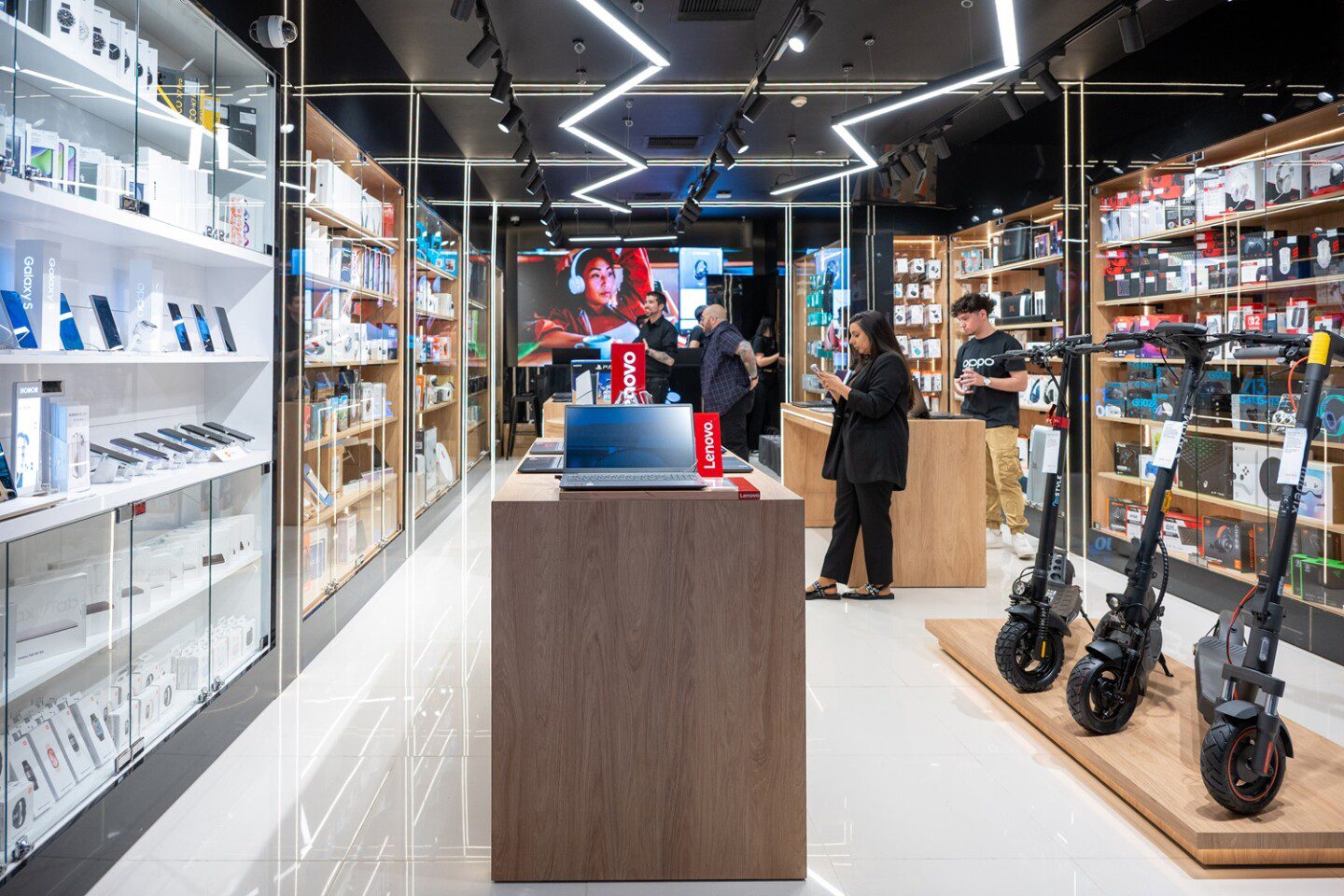 ZonaTecno inaugura una tienda más moderna y enfocada en la experiencia ...