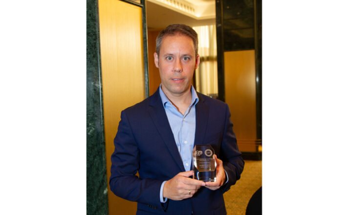 Alberto Ruiz, de Alain Afflelou, galardonado con el premio al Mejor ...