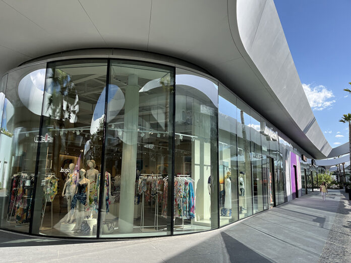 Desigual abre una tienda outlet en Oasiz Madrid - Noticias y Actualidad ...