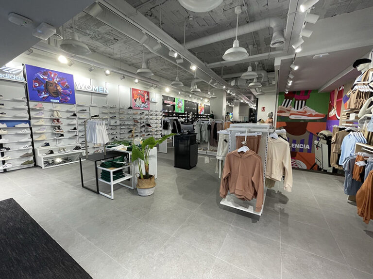 Foot Locker instala un nuevo espacio en el centro de Valencia ...