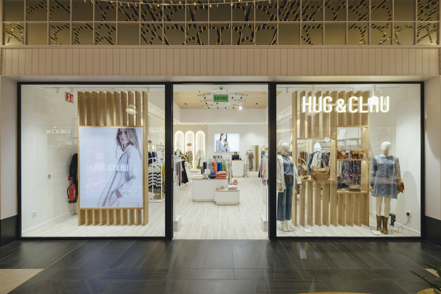 Sevilla Fashion Outlet acoge la nueva apertura de Hug&Clau - Noticias y Actualidad Retail