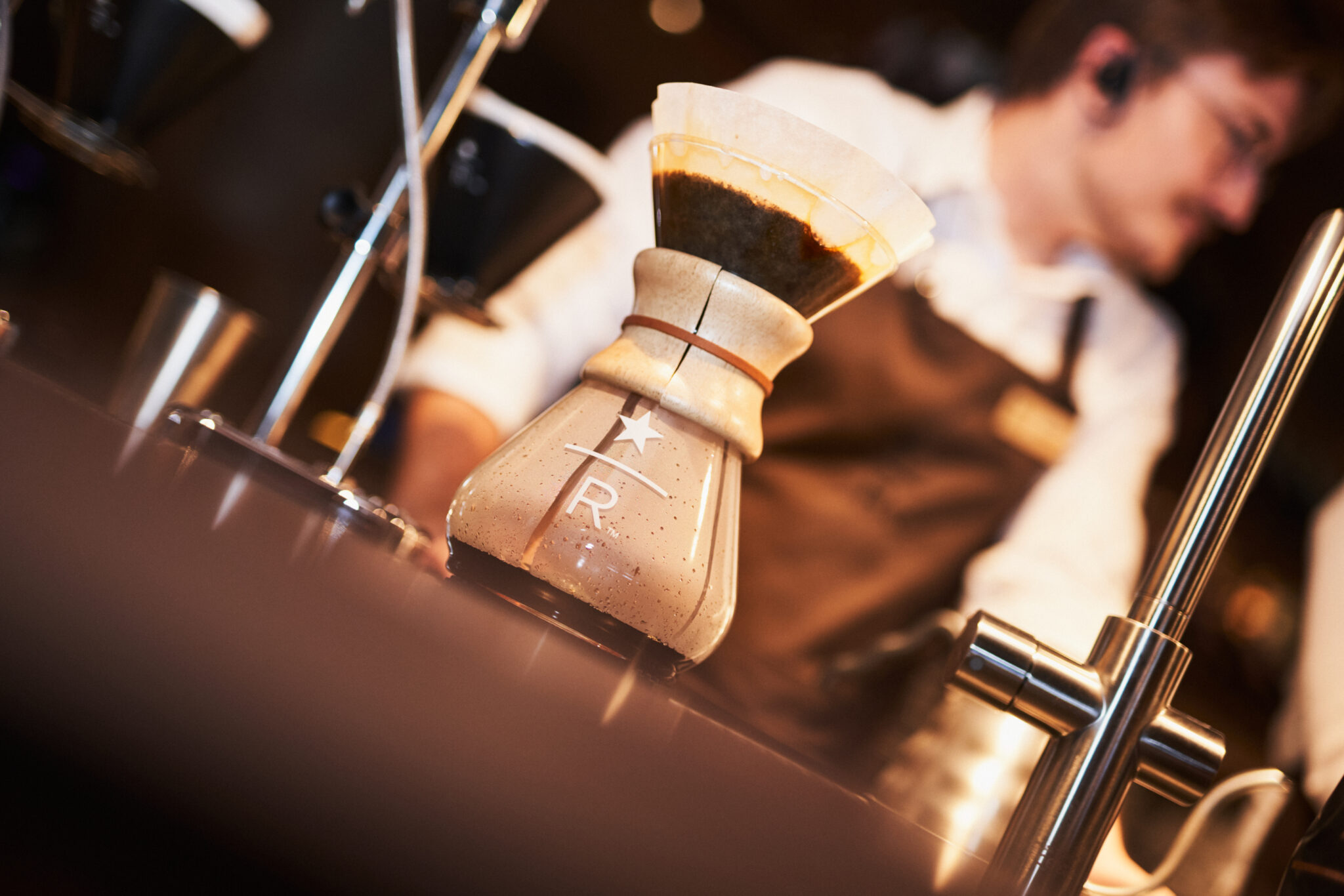 Así es la flagship que Starbucks inaugura en el Bernabéu, la mayor ...